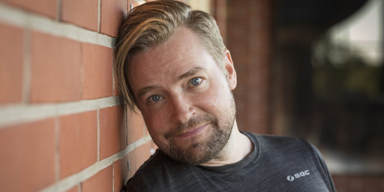 TTT:n Poikabändin Jari Ahola kiittää haastattelussa äitiään, joka ...