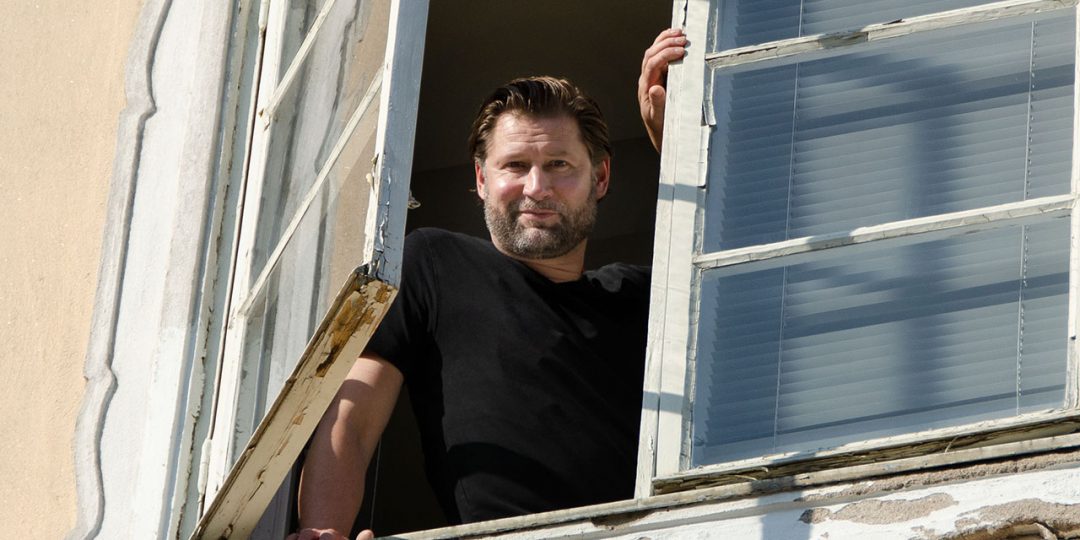 Notre Damen kellonsoittaja -musikaalin laulut soivat näyttelijä Lari ...