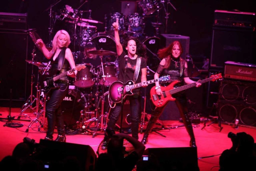Yli 40 vuotta sitten perustettu Girlschool on edelleen ainutlaatuinen ...