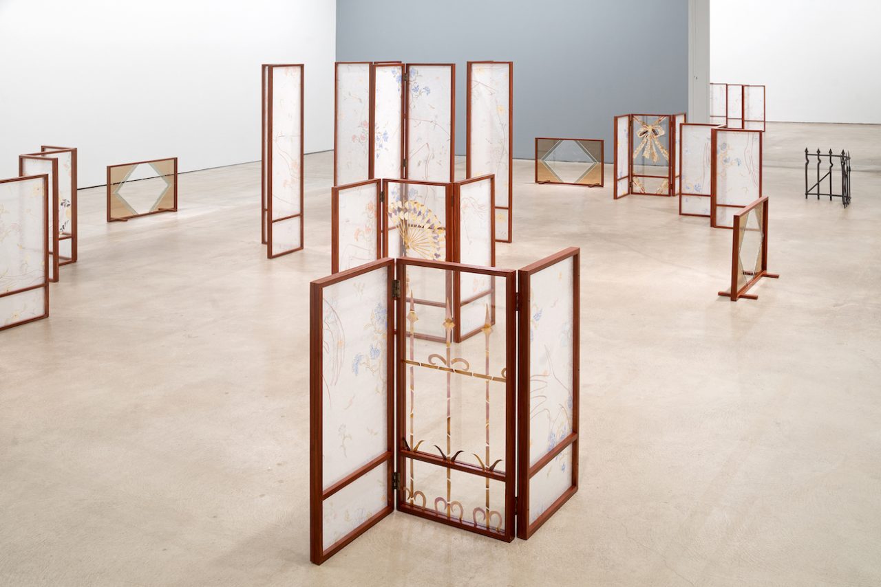 ”Esillä ja puristuksessa olemisen” tunnetta tutkiva Man Yau on Vuoden ...