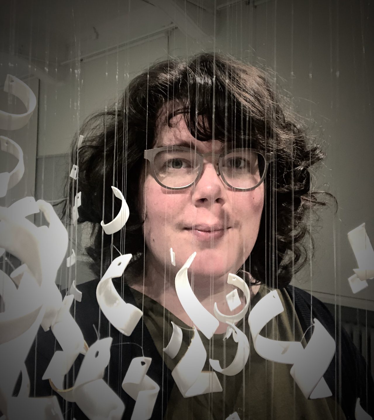 Taiteidenvälisyys innoittaa säveltäjä Anna Hakulaa, joka kaipaa ...